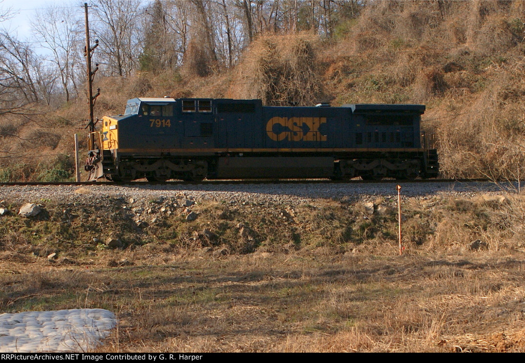 567 - CSXT 7914 is the H744 local returning to Lynchburg. No cars!